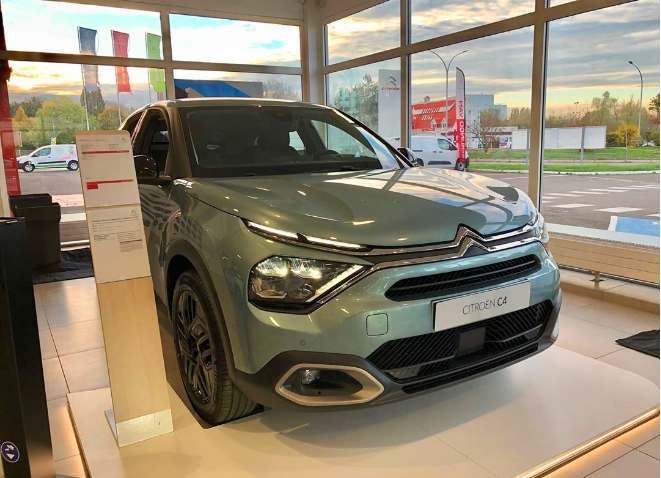 全新一代C4实车亮相，不输SUV的两厢掀背设计，就问你香不香？ - 知乎