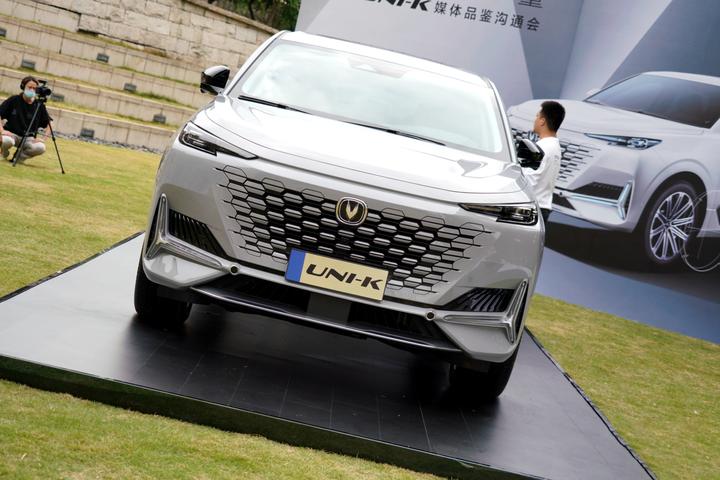 长安UNI-K即将发布，轴距2890mm，贯穿灯+四排气，搭载2.0T+8AT - 知乎