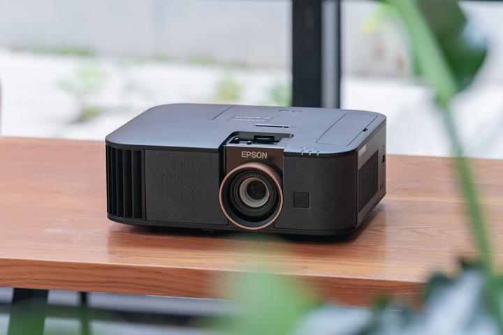 高端 4K 灯泡投影机到底有多强，爱普生 CH-TW6280T 测评详解告诉你 - 知乎